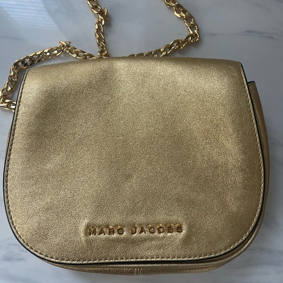 Marc Jacobs | Bags | Marc Jacobs Avenue Metallic Leather Crossbody ...
